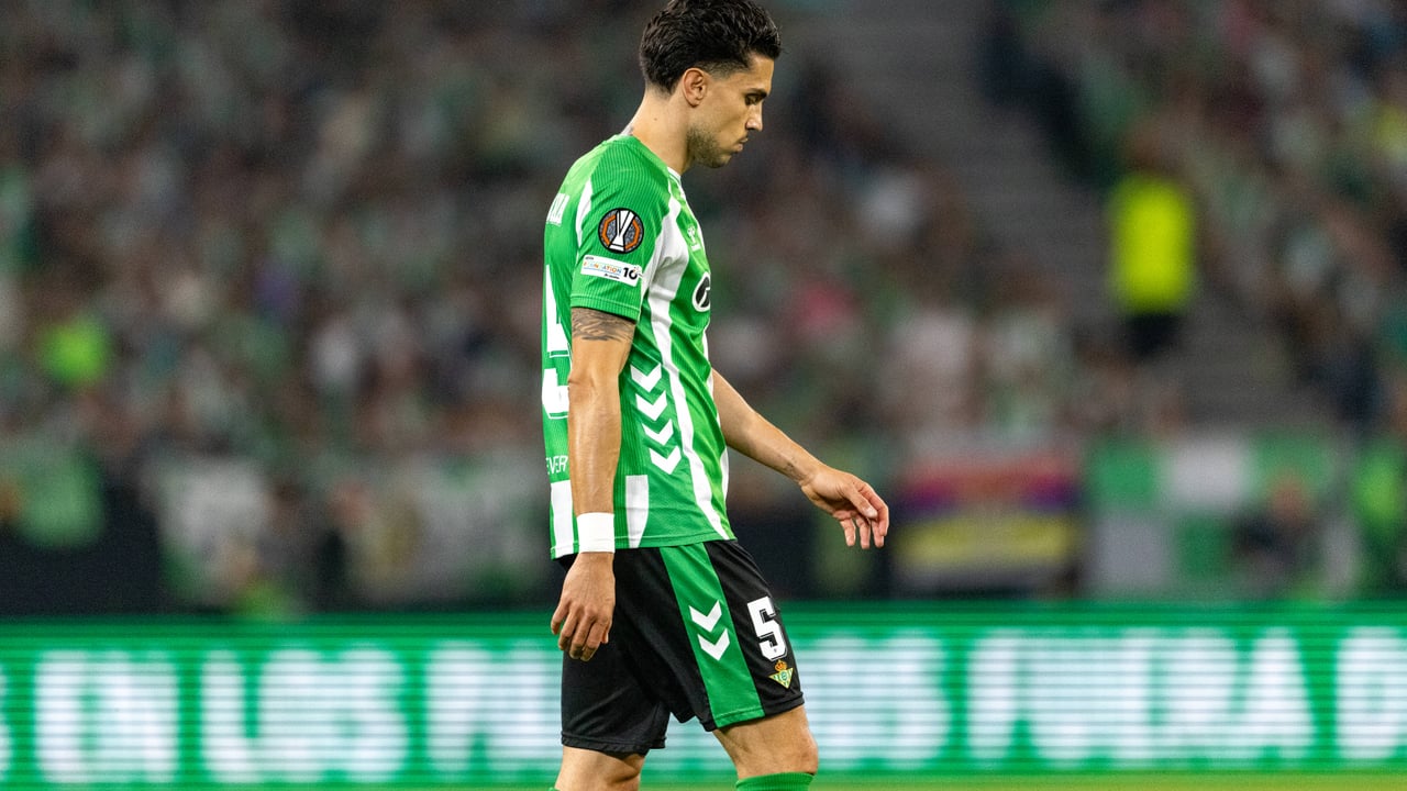 Marc Bartra tuvo que ser sustituido tras lesionarse ante el Real Madrid ...