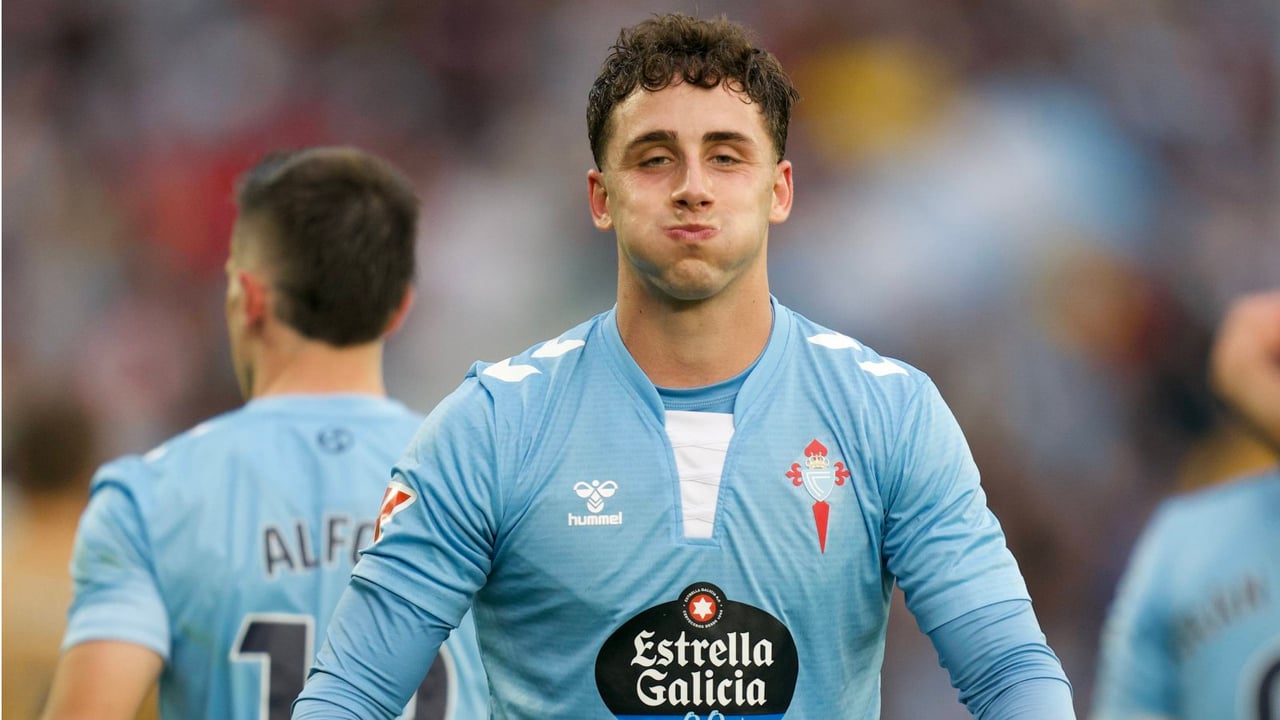 Pablo Durán, por delante de Hugo Álvarez y Fer López - Estadio Deportivo